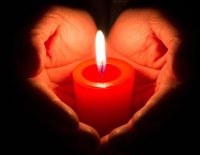 Candlelight-presentator Jan van Veen (79) overleden | @NieuwsFlits